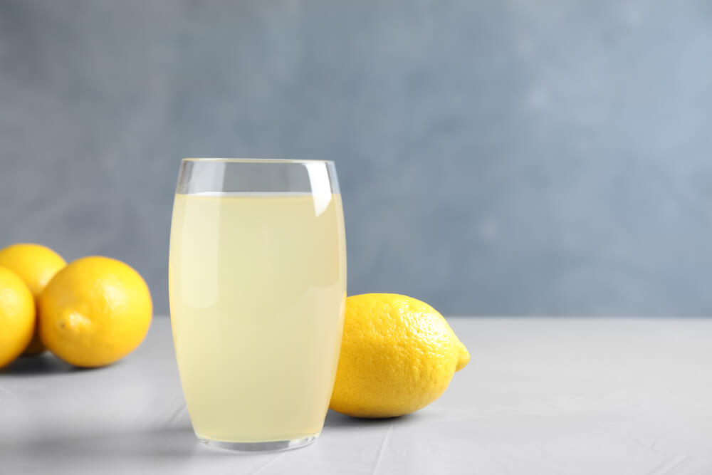 5 Benefits of Drinking Lemon Water in Summer